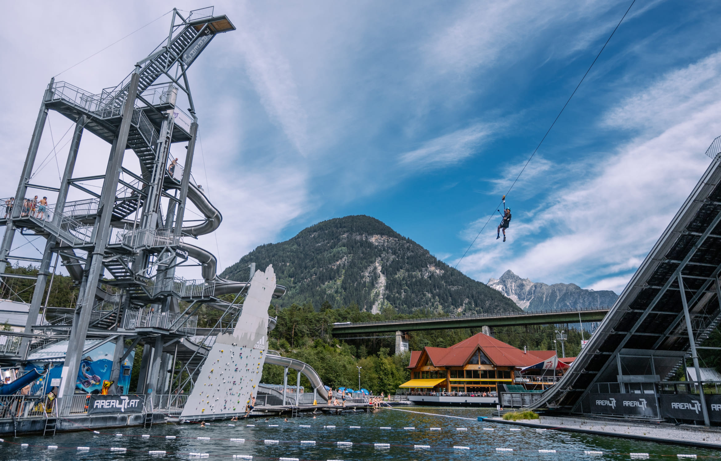 Flying Fox in Tirol: 400 Meter lange Zipline | AREA 47