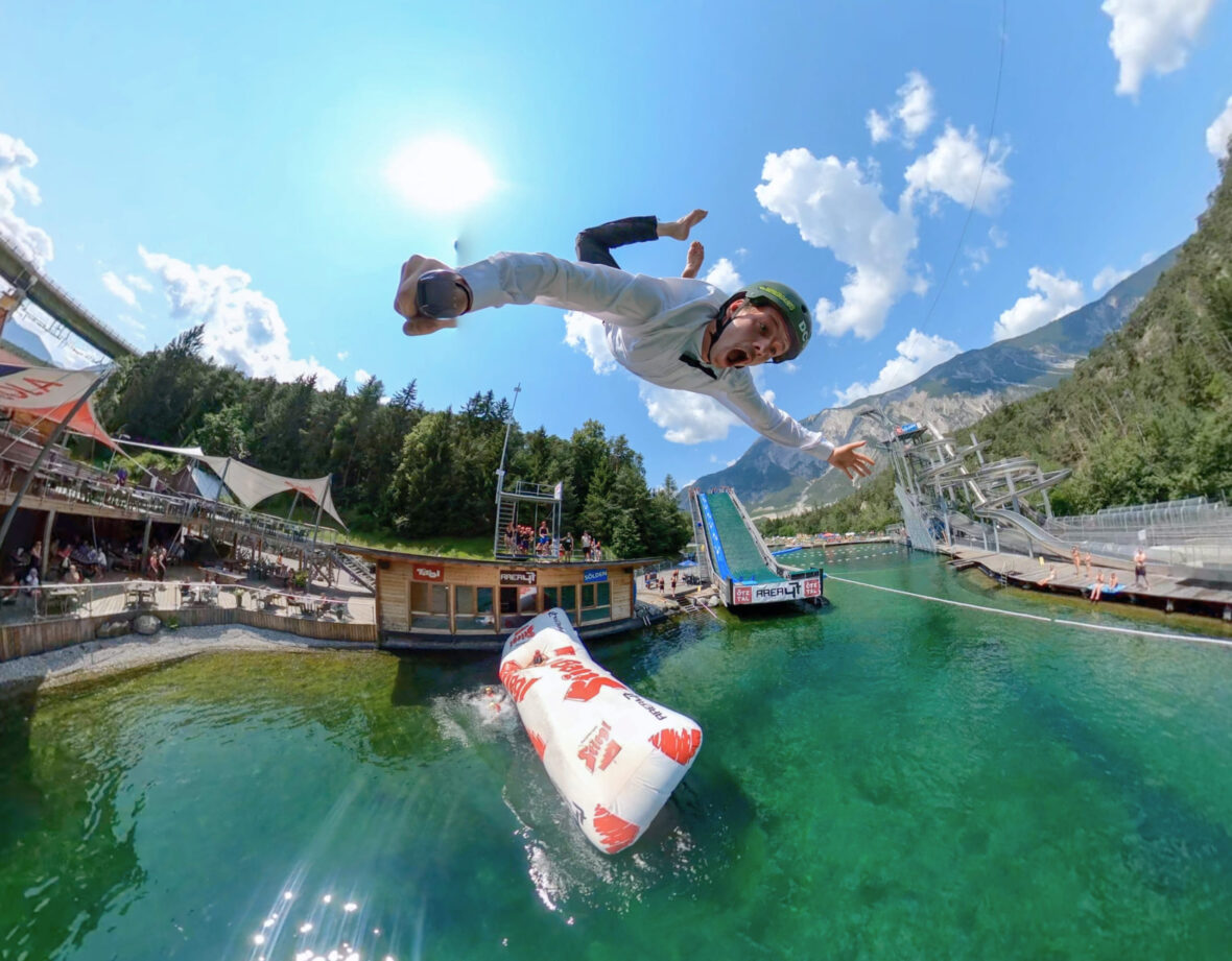Blobbing in Tyrol: Flight Show at AREA 47
